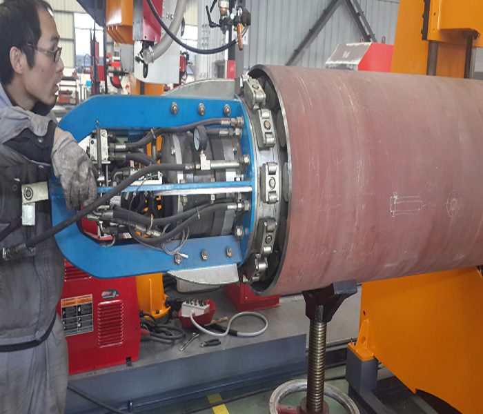 Pneumatic Internal Clamp And Mouthpiece And Welds for Oil Pipeline ...